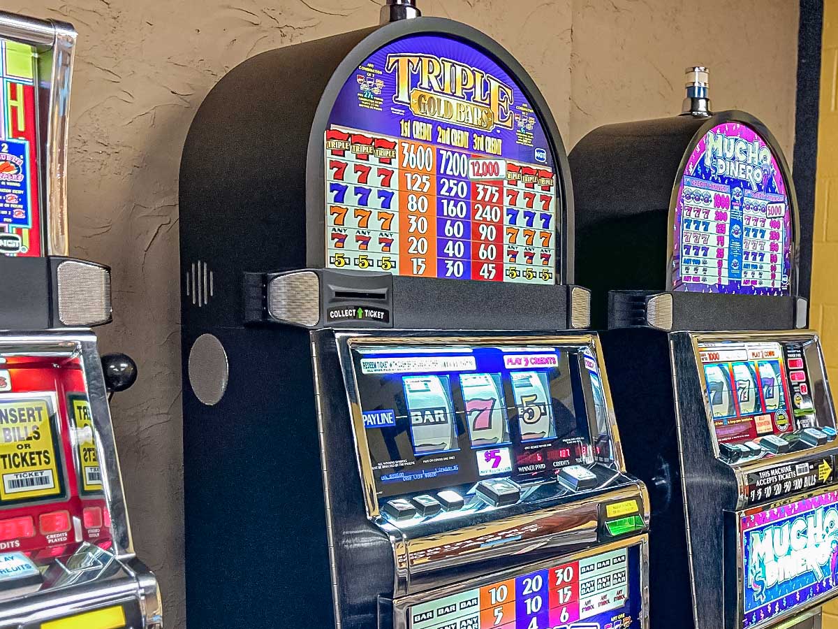 Triple Gold Bars Slot Machine Display Dallas "As Is" – Universal Billiards